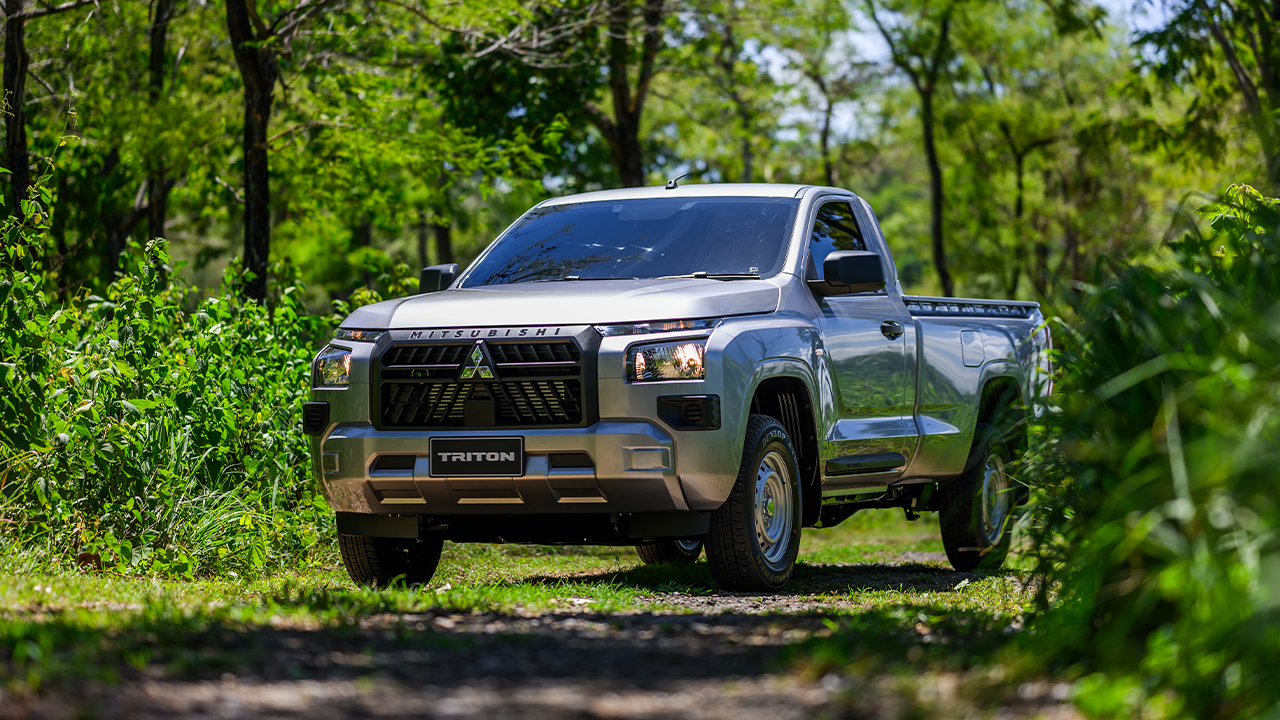 This is what the base model Mitsubishi Triton (Strada) looks like ...