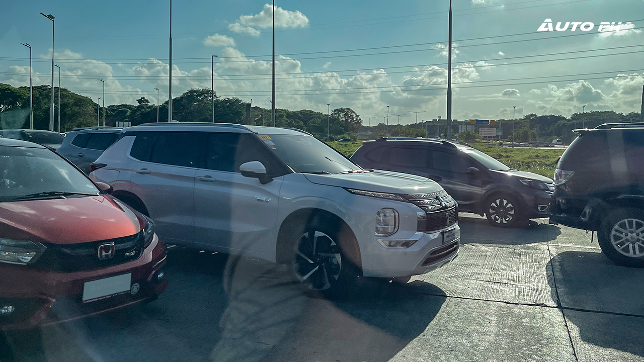 SPOTTED: New Mitsubishi Outlander PHEV seen anew on PH roads - TheAutoPH