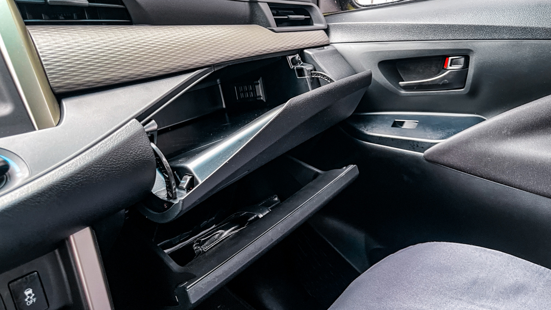 2024 Toyota Innova 2.8 XE A/T - Car Review | Still a right formula ...