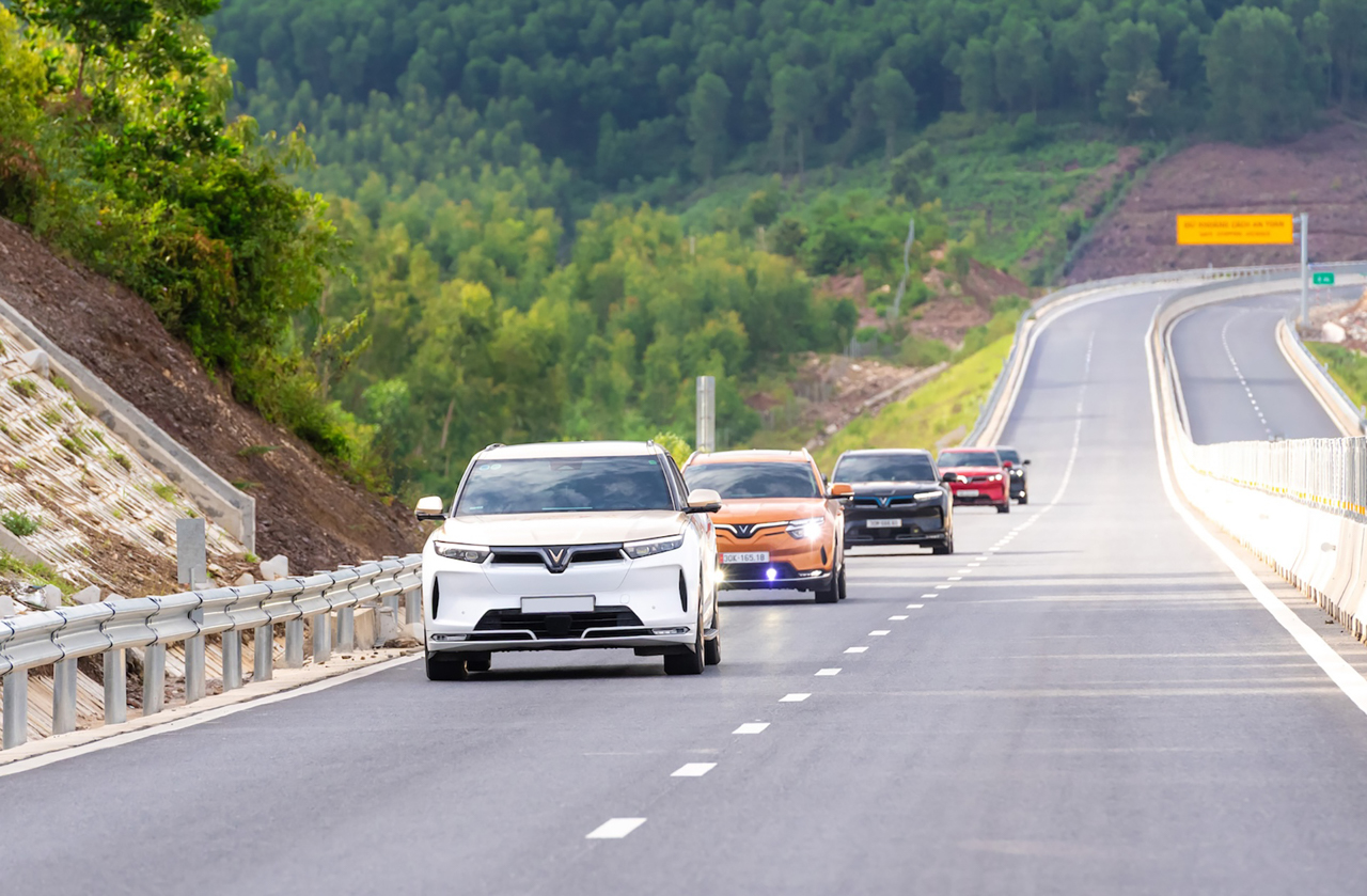 VinFast sets a Vietnamese record with 100,000 cars sold in the first ...