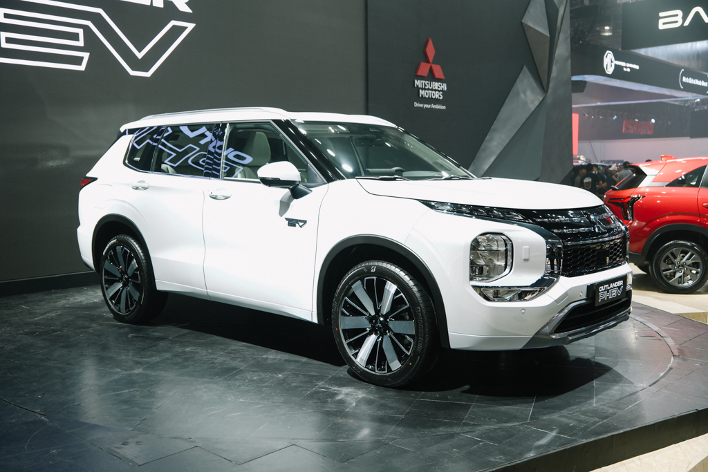 PIMS 2026 | Mitsubishi previews the Outlander PHEV, coming later this ...